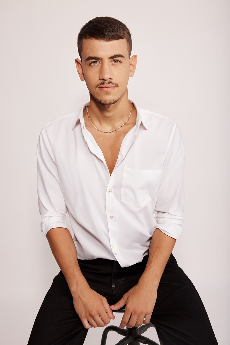 הזמר הישראלי חוגג יום מאושר: ששון שאולוב מתחזק בדת? - אייס