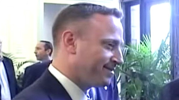 "מכר חברה במכירה פיקטיבית": אישום נגד עד המדינה ארי הרו - אייס