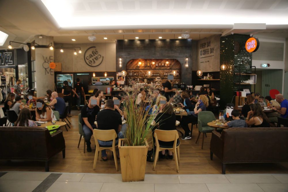 רשת קפה קפה מרגיזה את הלקוחות: התשלום המיותר שאתם חייבים להכיר - אייס