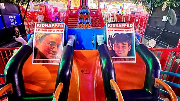 פארק השעשועים Magic Kass הציב על מתקניו את תמונות החטופים - אייס