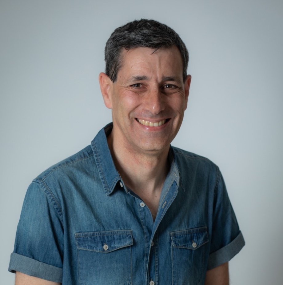 יואב לימור יגיש תכנית שבועית בנושא ביטחון בערוץ i24NEWS - אייס