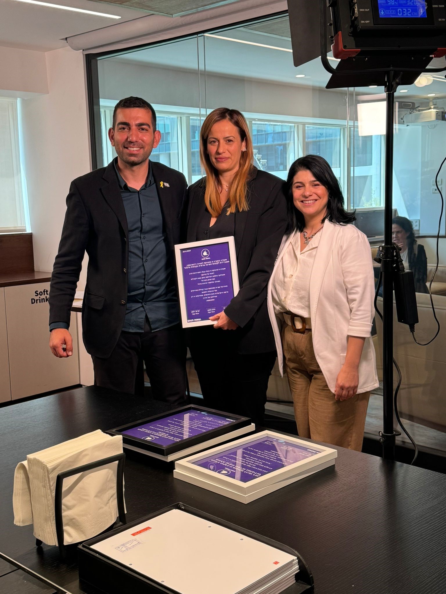 700 אלף חירשים וכבדי שמיעה בישראל: "ננגיש את המדינה לשפת הסימנים" - אייס